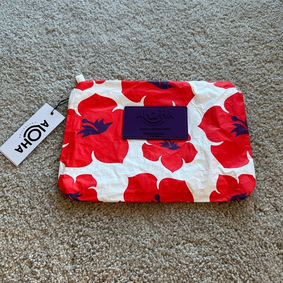 ALOHA Collection | Bags | New Hawaiian Airlines X Aloha Collection ...